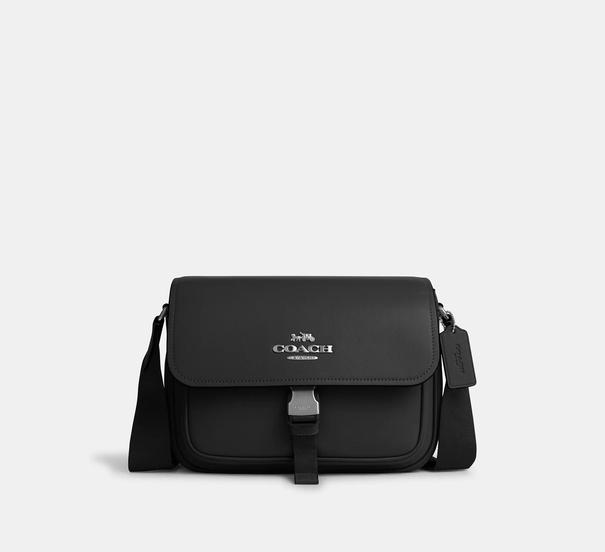 Coach Outlet - Pace Messenger Bag | Estilo y Conveniencia Diaria